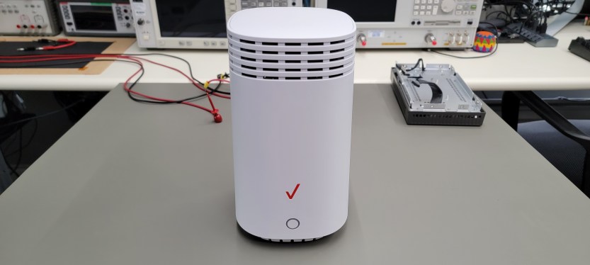 Product teardown: Verizon E3200 (Arcadyan WG9116B) WiFi 6 Extender ...