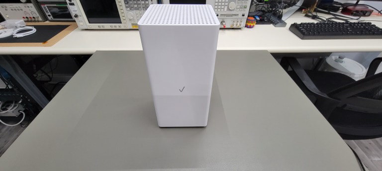 Product teardown: Verizon (Wistron NeWeb Corporation) CR1000A WiFi 6E ...