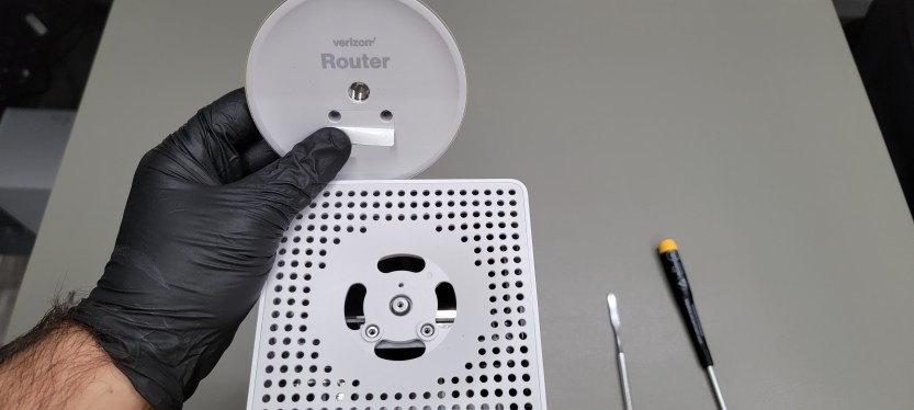 Product teardown: Verizon (Wistron NeWeb Corporation) CR1000A WiFi 6E ...