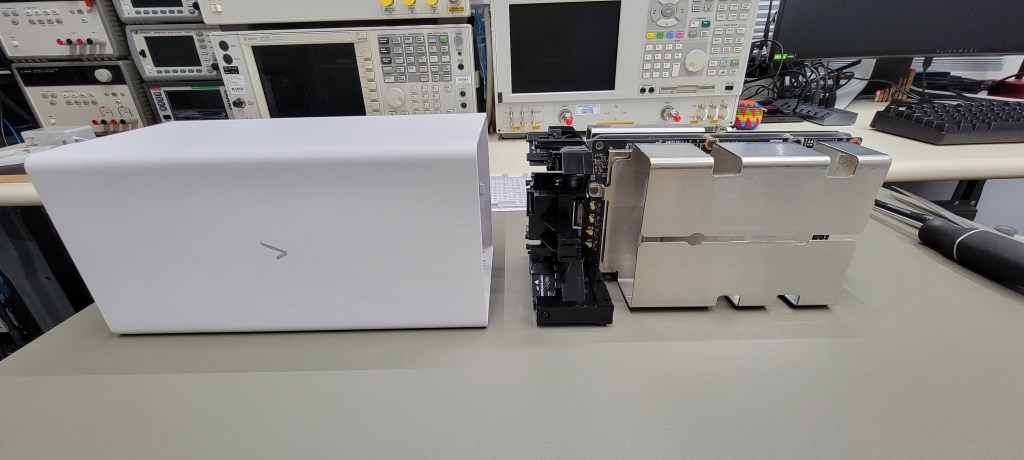 Product teardown: Verizon (Wistron NeWeb Corporation) CR1000A WiFi 6E ...