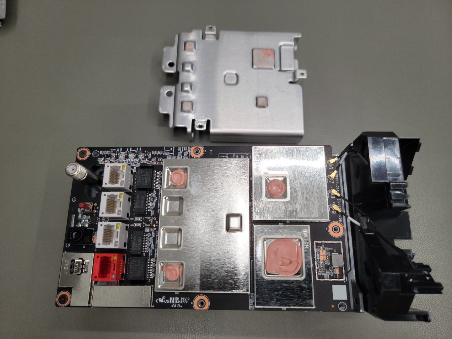 Product teardown: Verizon (Wistron NeWeb Corporation) CR1000A WiFi 6E ...