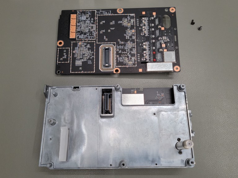 Product teardown: Verizon (Wistron NeWeb Corporation) CR1000A WiFi 6E ...