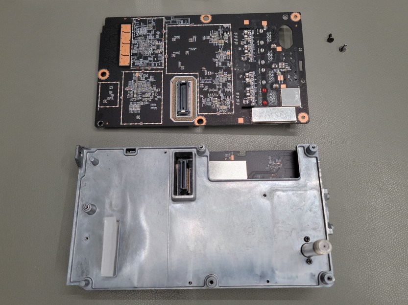 Product teardown: Verizon (Wistron NeWeb Corporation) CR1000A WiFi 6E ...