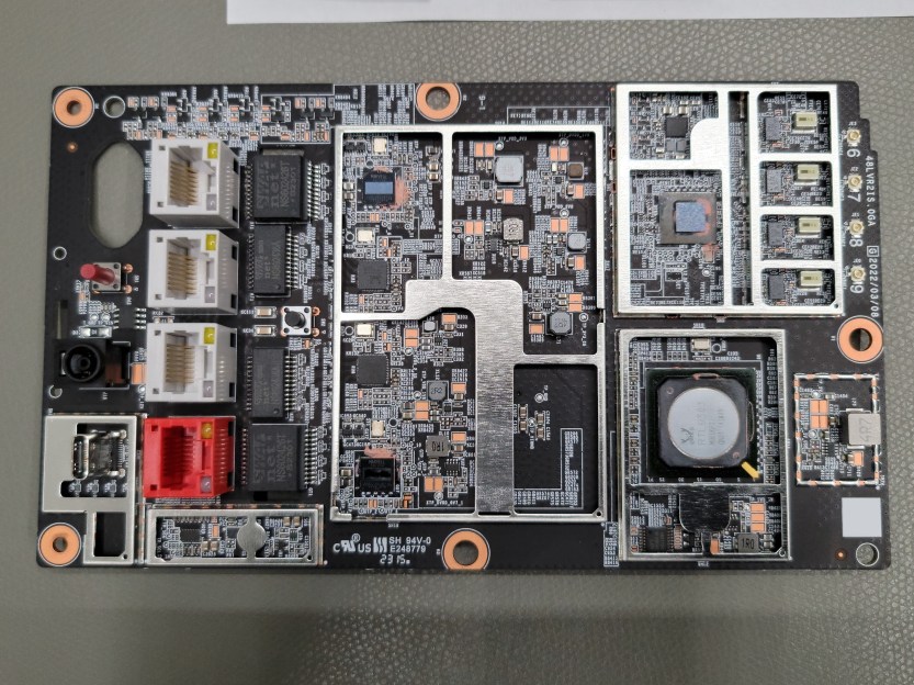 Product teardown: Verizon (Wistron NeWeb Corporation) CR1000A WiFi 6E ...